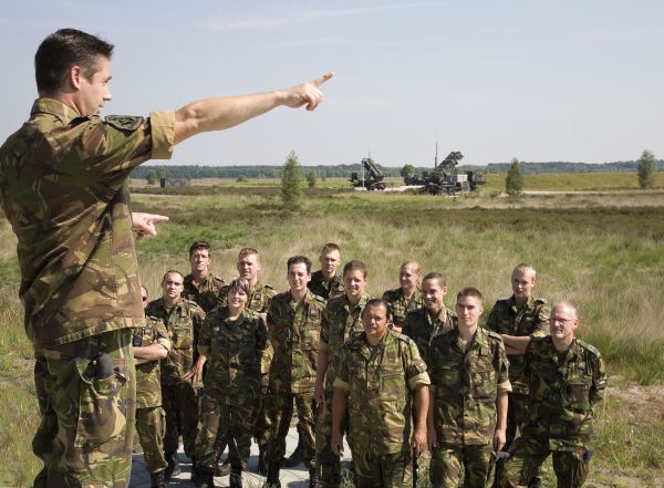 Defensievisie leidinggeven 2013 | Militaire Spectator